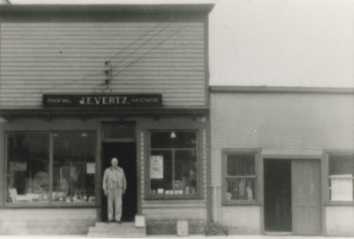 J.E. Vertz Hardware – Mishicot Historical Museum